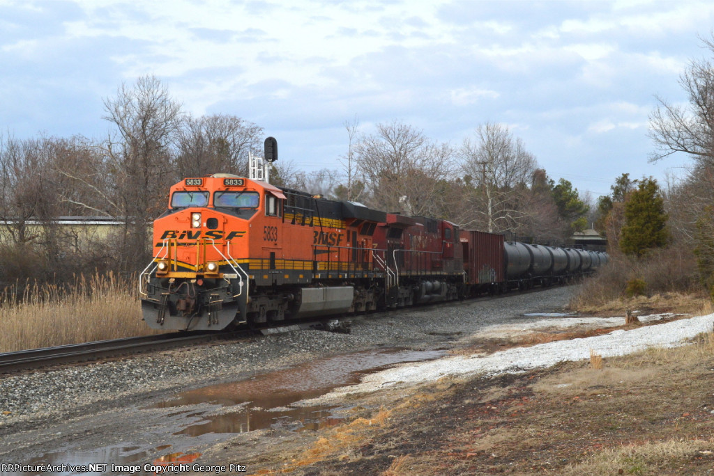 BNSF 5833 and CSX train K055